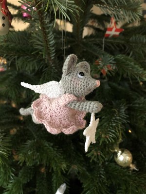 DEN LILLE TRINE-MUS-ENGEL designet af Lene Søholm