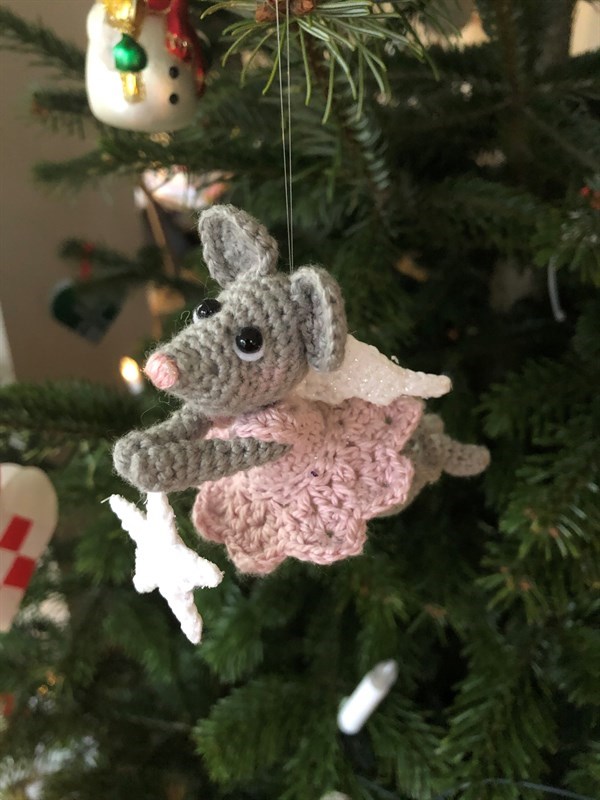 DEN LILLE TRINE-MUS-ENGEL designet af Lene Søholm