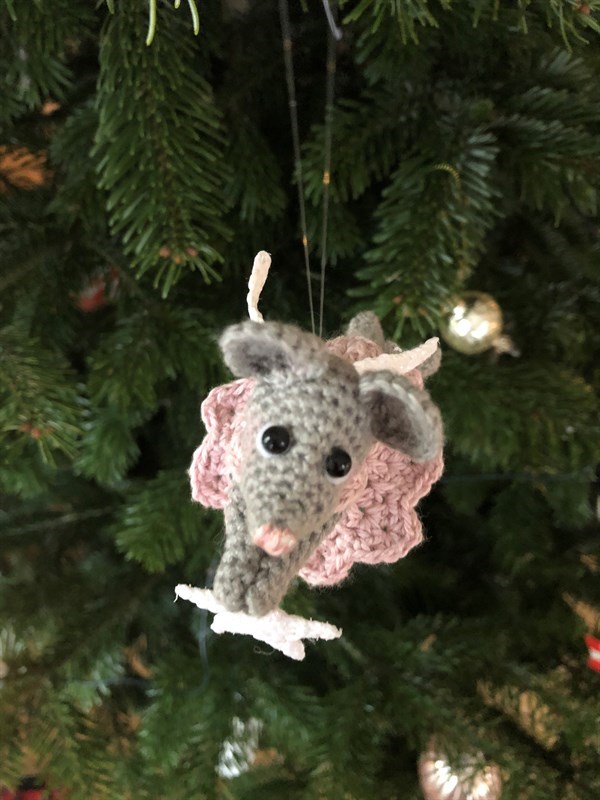 DEN LILLE TRINE-MUS-ENGEL designet af Lene Søholm